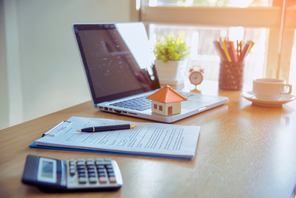 ELECTRONIC LEASE RENEWALS - BENEFITS BOTH THE LANDLORD AND TENANT - DB ...